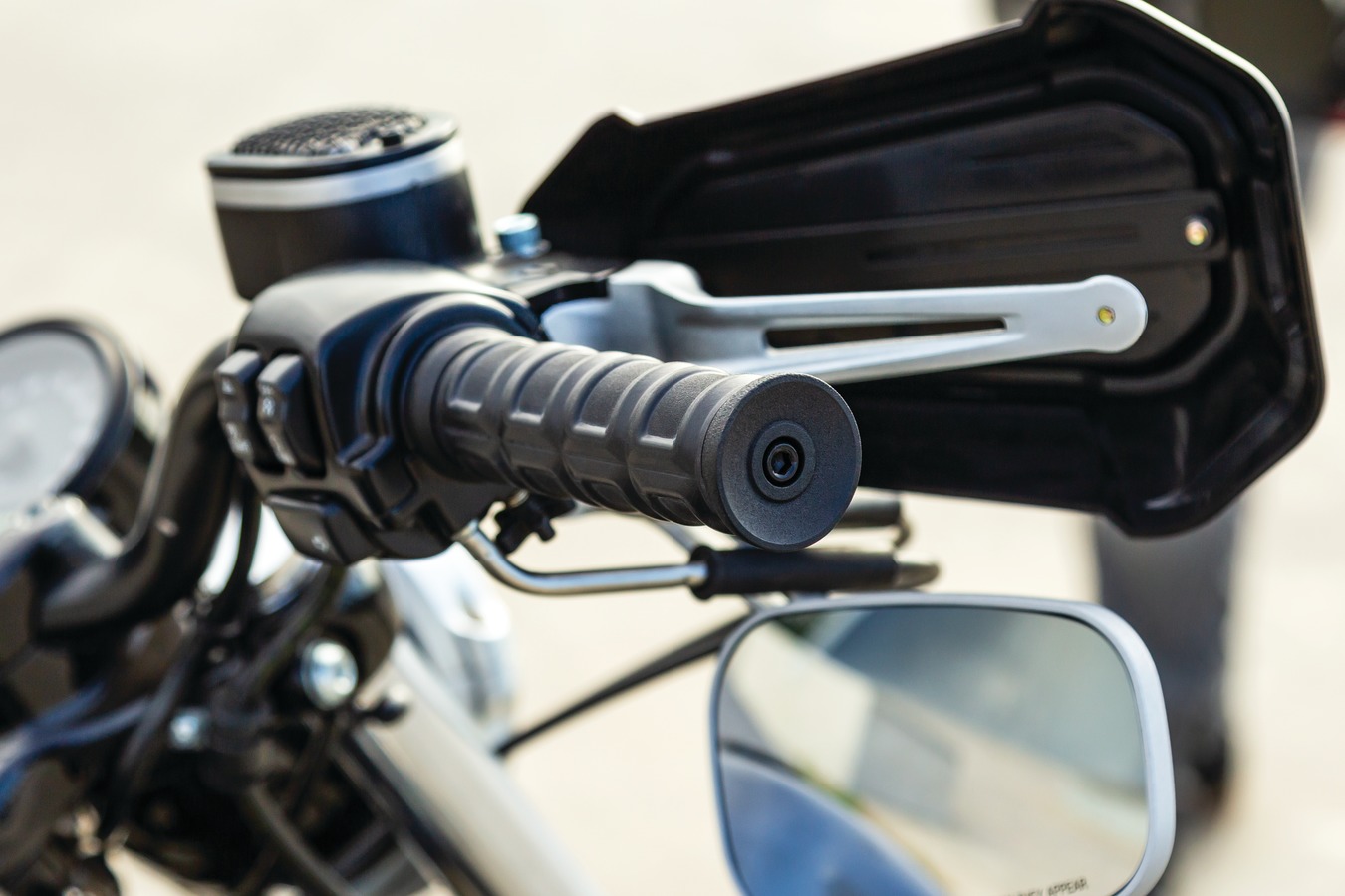 Kuryakyn Dillinger Grips in Stain Black For 1974-2023 Harley Davidson ...